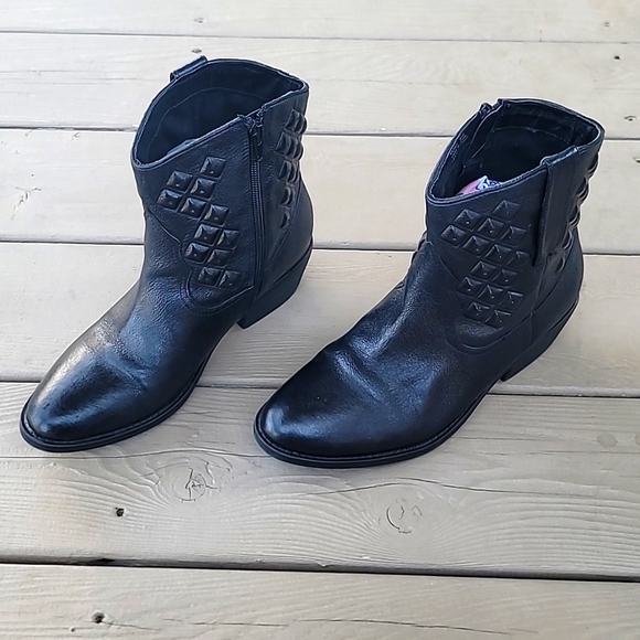 Yellow Box | Shoes | Yellow Box Black Studded Womens Leather Boots Size ...